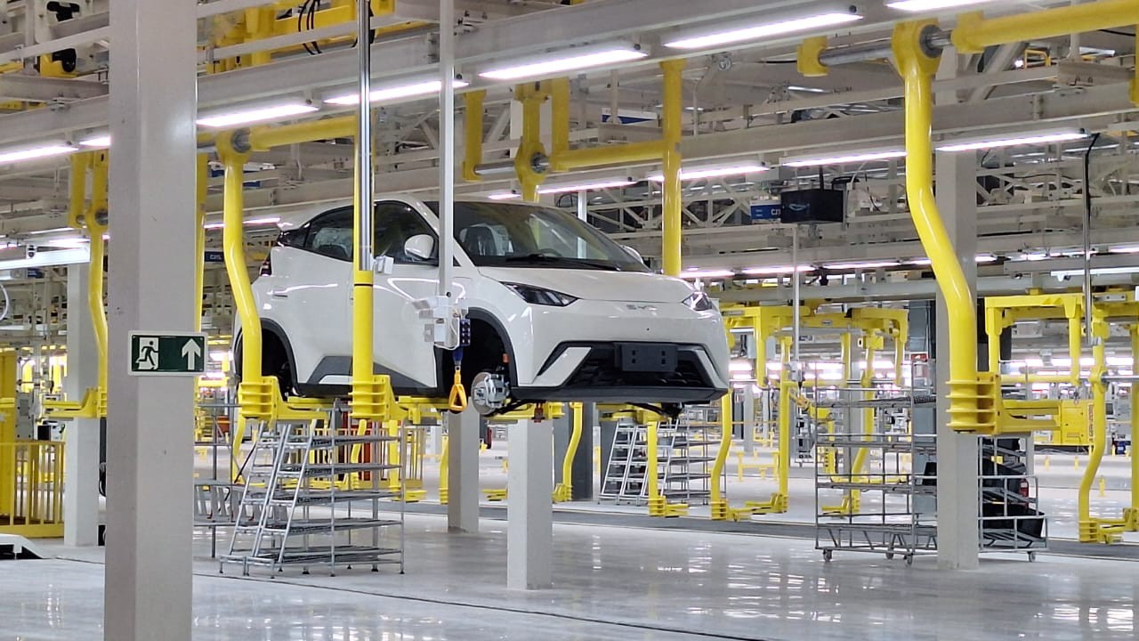 BYD inaugura fábrica de carros elétricos na Bahia